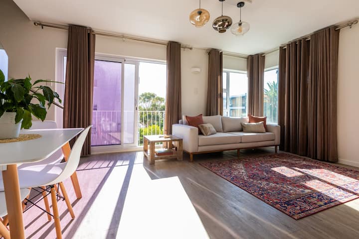 Beach Side Apartment In Sea Point - Cape Town