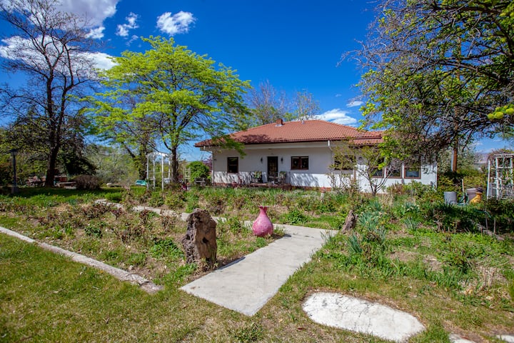 Rose Garden On The Hill - Grand Junction, CO