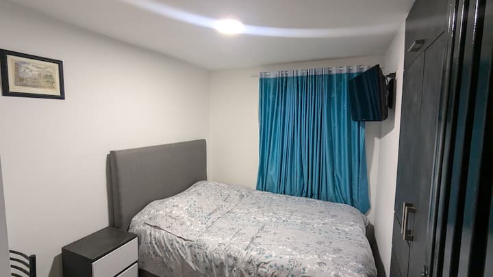 Bright Room With Independent Bathroom - Bogota