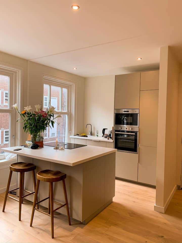 Stijlvol Gerenoveerd En Comfortabel Appartement - Amsterdam