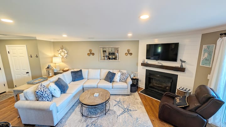 Pirate's Cove Resort Condo~canal Views~boat Access - Manteo, NC