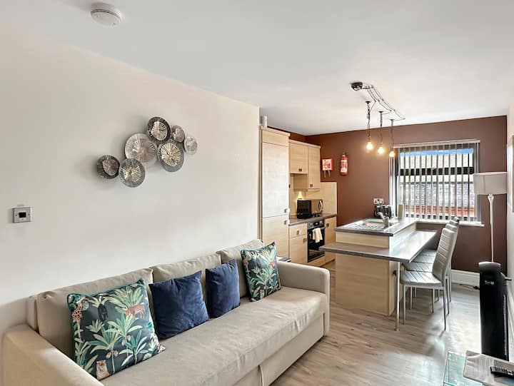 Bk302 Granada Apartments Berkeley 3rd Floor Middle - Blackpool