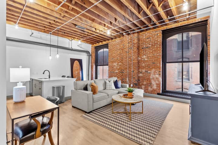 Fully Stocked Home Away From Home*cozy Winter Stay - St. Louis, MO