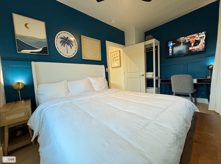 3br New Remodel +Privateparking Gatedyard Deck Bbq - San Diego, CA
