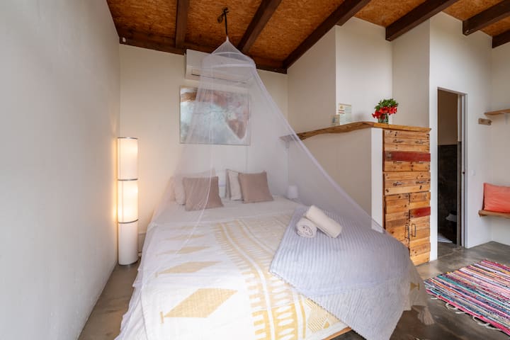 Unique Rustic Garden Cabin Double Suite -  8 - Colares