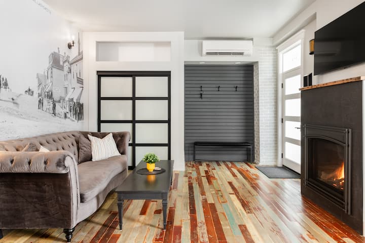 Unit 4 Historic Temperance Hotel/768 Sqft Downtown - Ladysmith, Canada