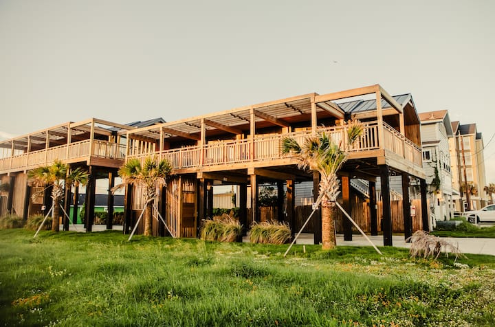 Coastal Ocean Lux Modern Dual Cabins - Twin Hytte - Galveston, TX