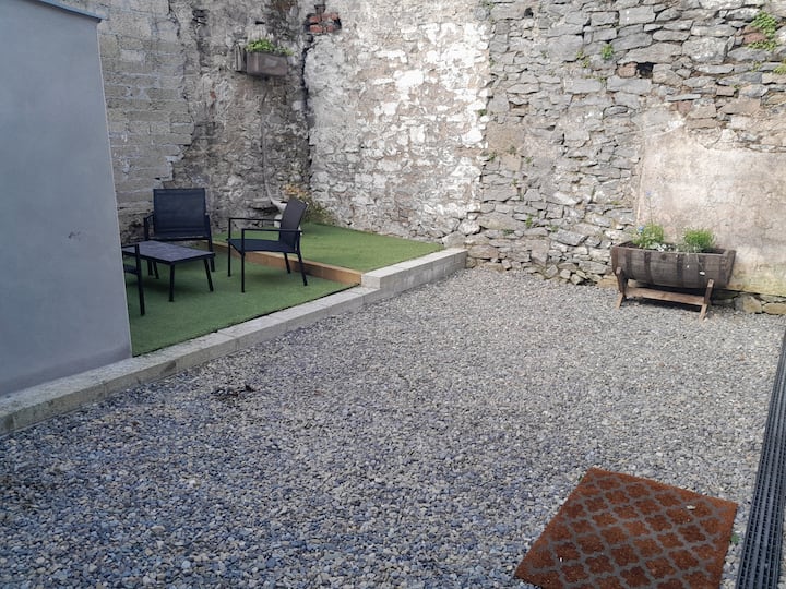 Beautifully Renovated Georgian Home In City Centre - Limerick