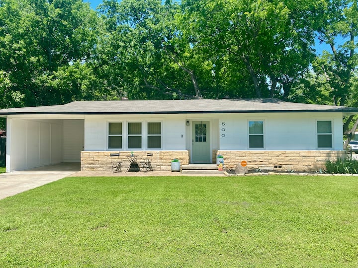 Birdie's Backyard By Square! - Granbury, TX