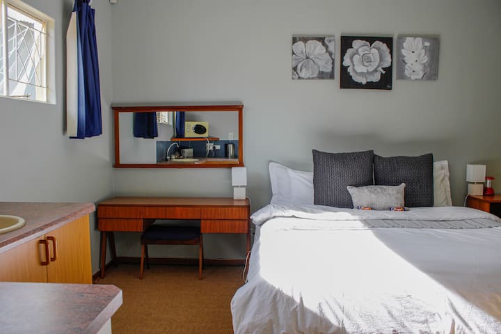 Tumble In Guesthouse, Underberg - Room 1 - Underberg