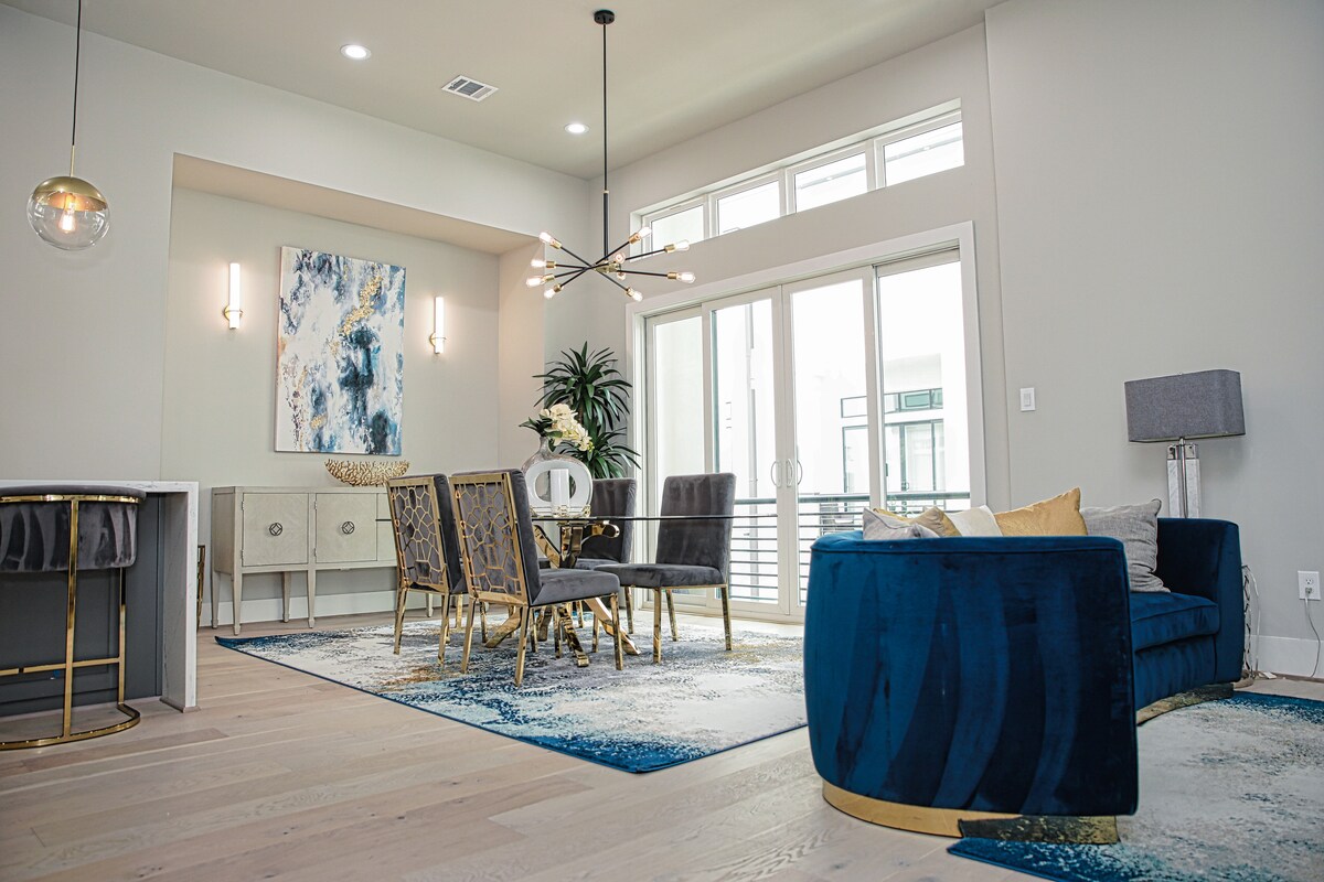 Sleek Luxe 3BD. 3.5BTH/Rooftop/Garage /Midtown HTX - Townhouses for ...