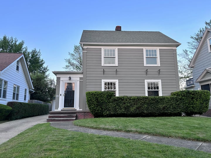 Cozy Home Close To Downtown Cleveland - Utopia Beach Club