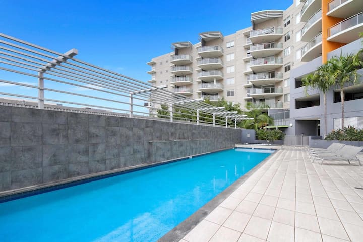 2bedrooms, 2 Bathrooms, Pool&carpark+ Big Balcony - Salisbury