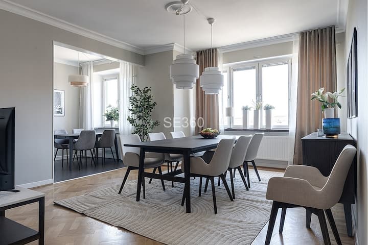 Grand Four-bedroom Suite (8 Px) - Gothenburg