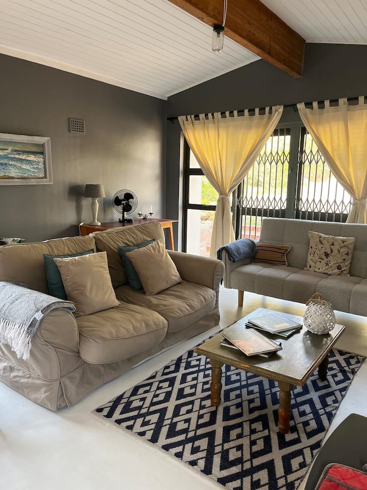 Hot Tub Fireplace · Fast Wifi · Whale Coast Views - Pringle Bay