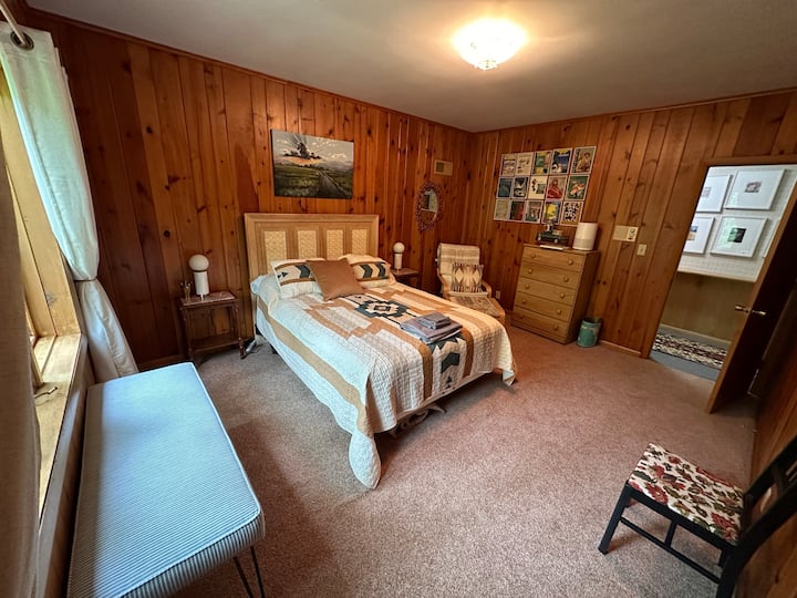 Cozy Mid-century Home. - Peoria, IL