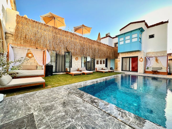 Paradise Hotel 3-4 Kişi Big Room - Çeşme