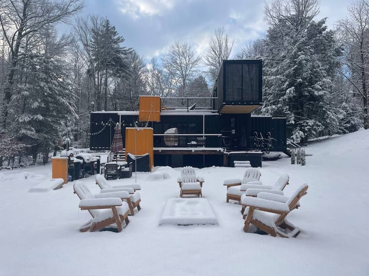 Container Home-hot Tub, Lakes Nearby, Pizza Oven - Bethel, NY