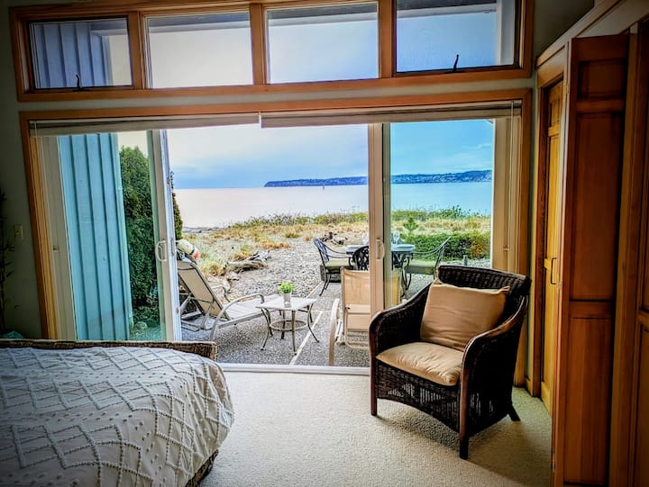 Semiahmoo B9 Oceanside Serenity Ground Condo - White Rock