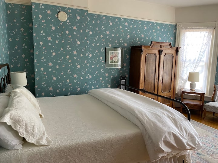 Gable House B&b: Heather- King Room W Private Bath - Durango, CO