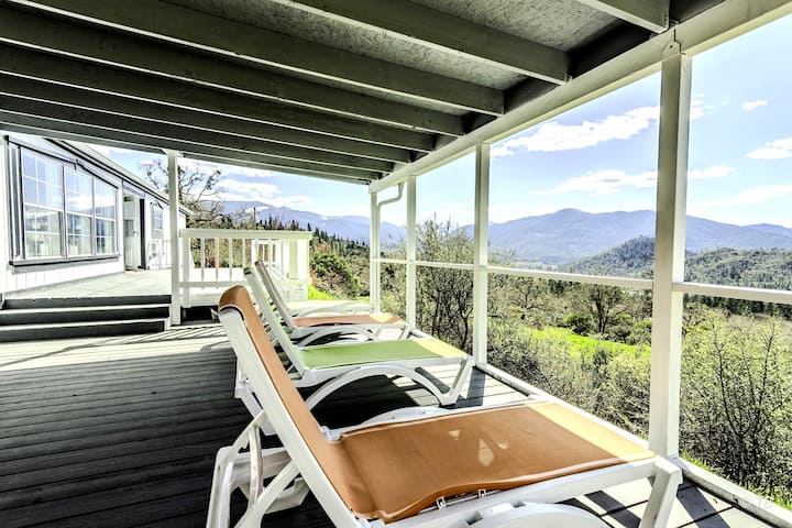 Tranquil 5-acre Hideaway, Mountain/sunset Views - Grants Pass, OR