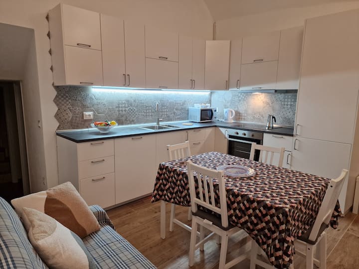 Casa Arcobaleno Nel Borgo Medioevale - Albenga