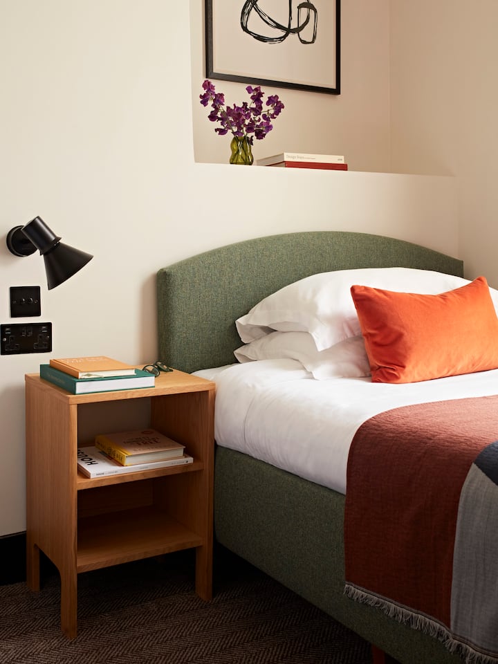 Numa | Small Room W/ Single Bed In Central London - 런던