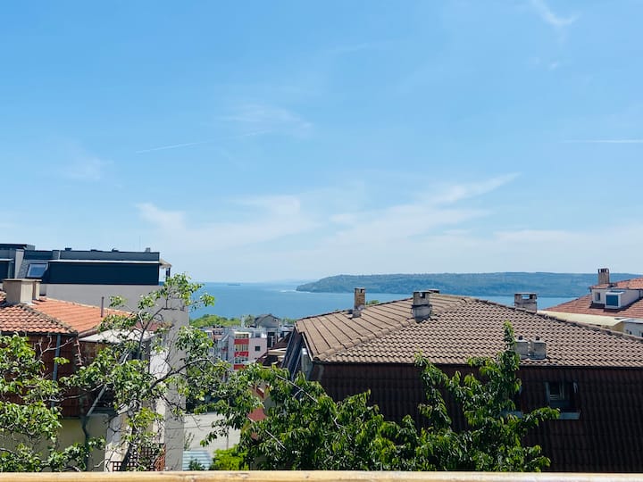 Seaview Ap. 10min From The Beach - Varna