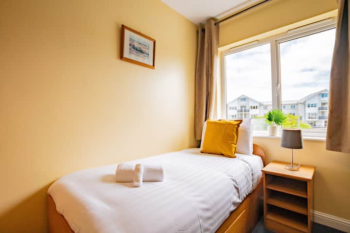 Spacious 3-bedroom Apartment With Free Parking - County Galway
