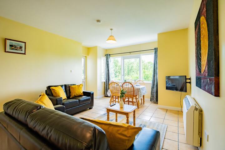 Large Three Bed Apt With Parking - Galway
