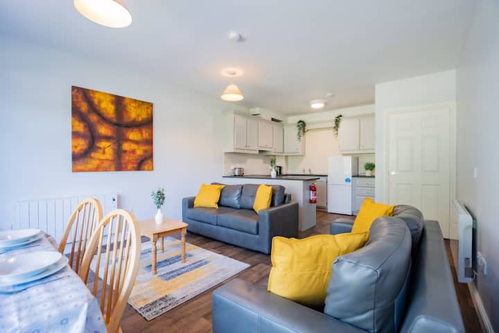 Spacious Three Bed With Parking - Galway