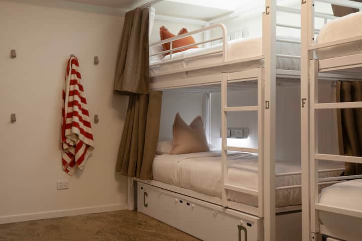 Cairns Crew - 4 Beds, Family & Friends - Cairns