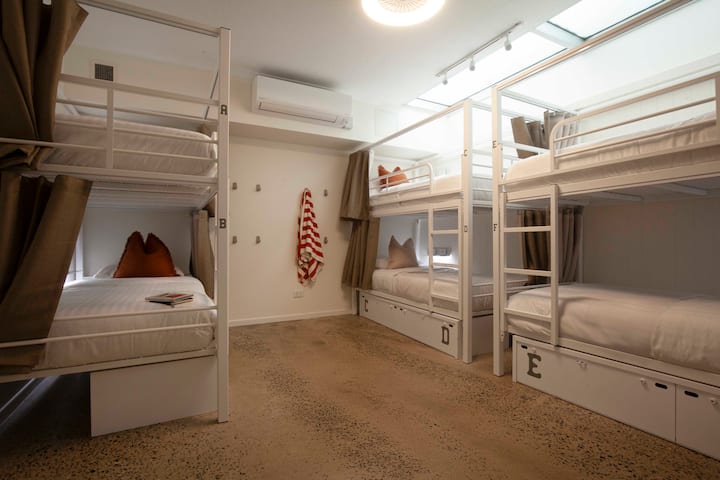 Cairns Crew - 6 Beds, Private Space - Cairns