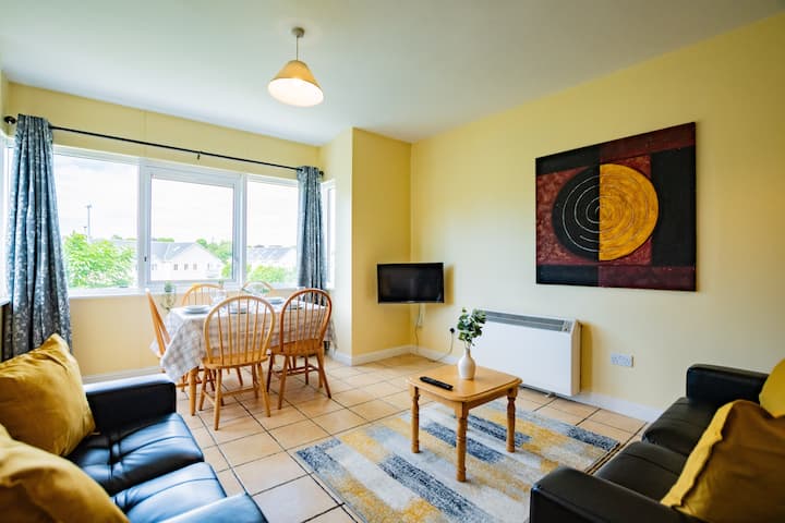 Large Three Bed Apartment With Parking - Galway