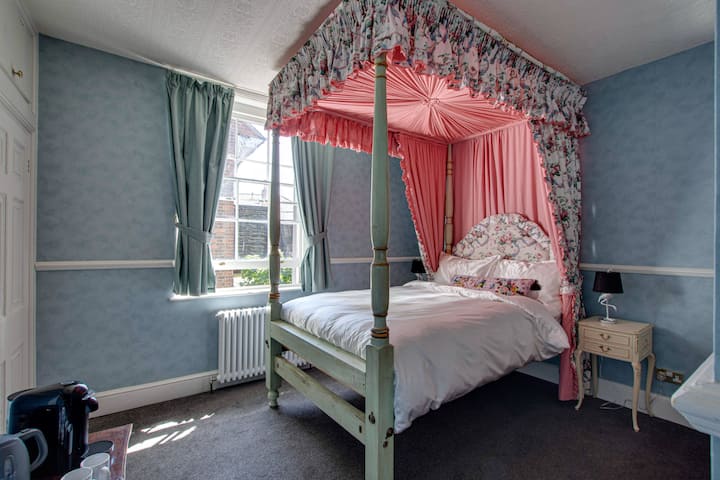 The Judge Alverstone At Stone Court House - Maidstone