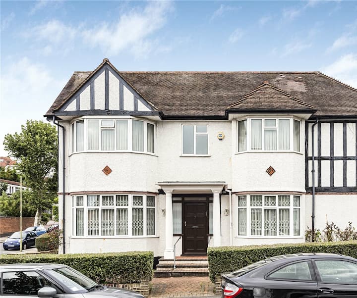 Extremely Spacious Family House Finchley - Londres