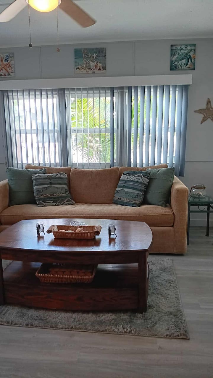 Sealavie Cute Home Near Bridge St, Beach & Bay - Bradenton Beach, FL