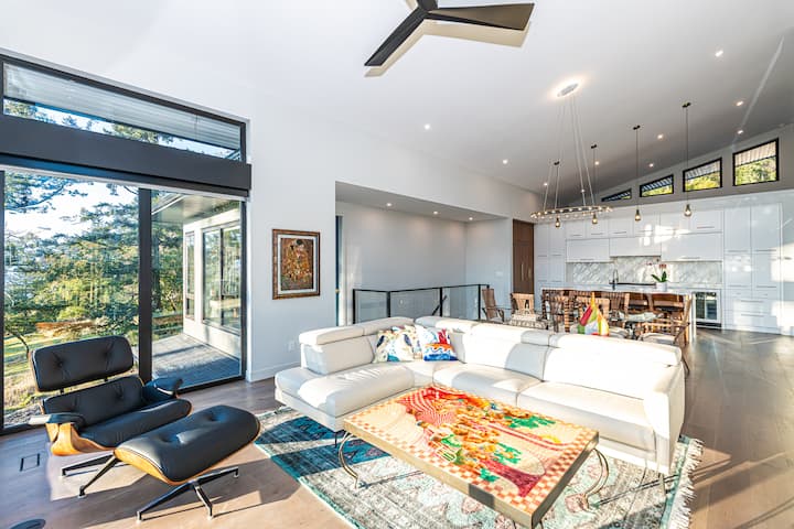 Above The Narrows Bed & Breakfast: Garry Oak Room - Salt Spring Island