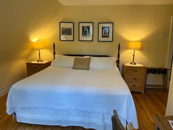 Gable House B&b: Ochsner - King Room W Shared Bath - Durango, CO