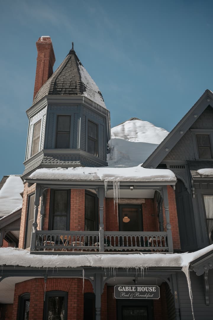 Gable House B&b: Cowboy - Full Room W Shared Bath - 두랑고