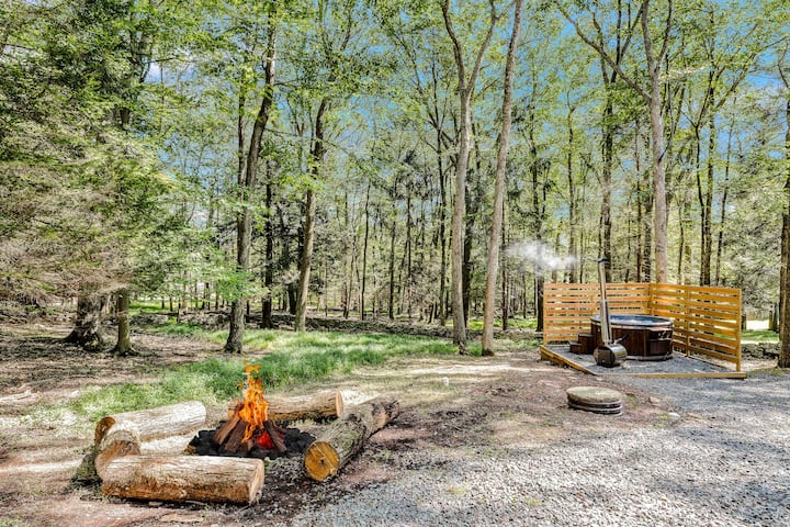 Nature Escape W/ Wood Burning Hot Tub In Poconos - Pocono Mountains, PA