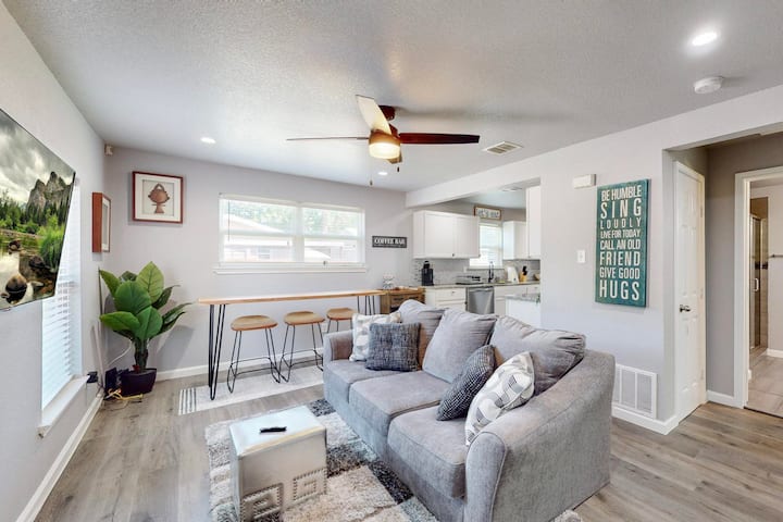Entertainment Central | Updated Cottage At&t Stad. - Arlington, TX