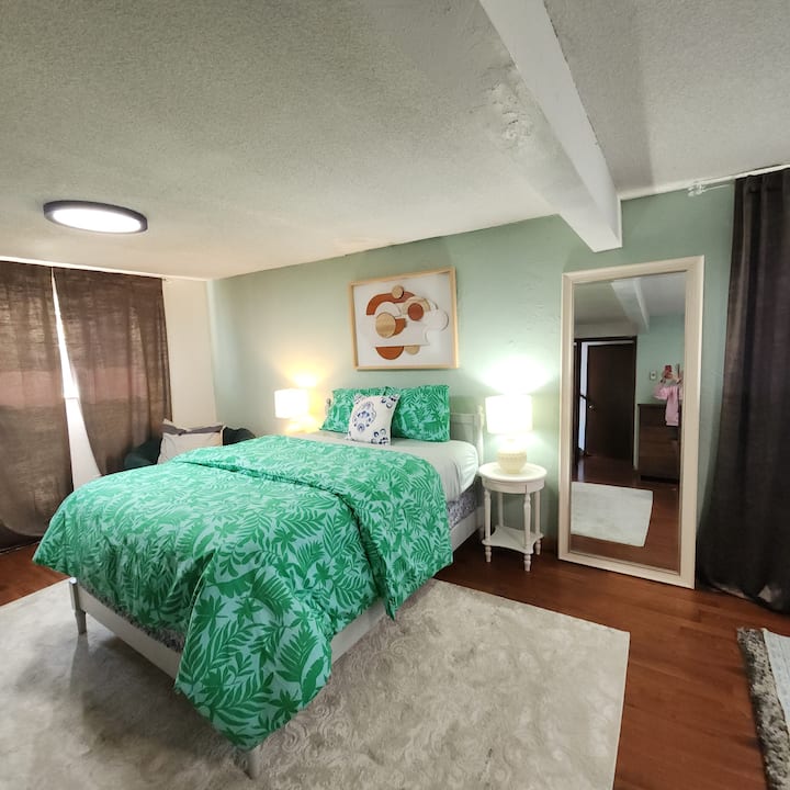 Big Hot Tub! Views, Nice Neighborhood, Near Autzen - Springfield, OR