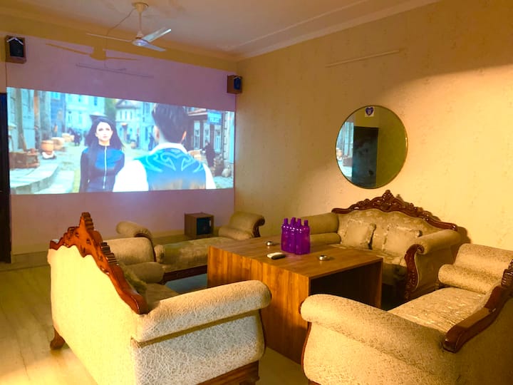 10. 2bhk Spaces Family, Friends, Relax By Instay - Noida