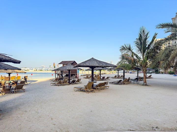 Stylish 1br Palm Jumeirah Stay W/ Beach, Pool, Gym - Dubai
