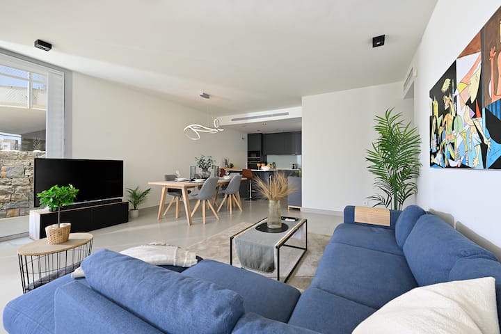 Picasso - Modern Apartment ~ Pool - Benalmádena