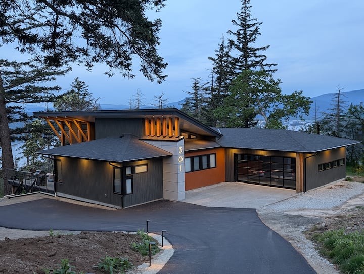 Above The Narrows Bed & Breakfast: Arbutus Room - Salt Spring Island