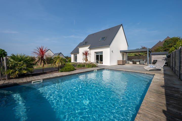 Gîte Avec Piscine Privée, Sauna, Jardin Et Parking - Cotentin