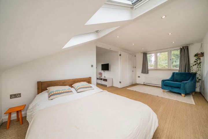 Stylish 2 Bed Hackney Maisonette - London, UK