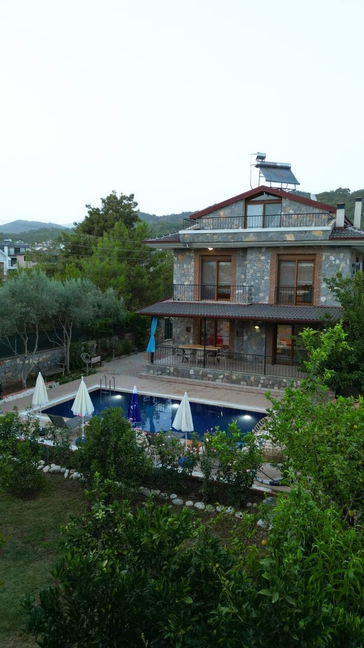 4+1 Tuzlu Sistem Havuzlu Lüks Villa - Fethiye